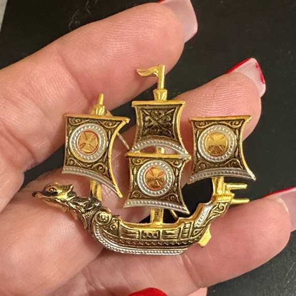 Jewelry | Vintage Damascene Spanish Galleon Ship Pin Brooch Gold Tone ...